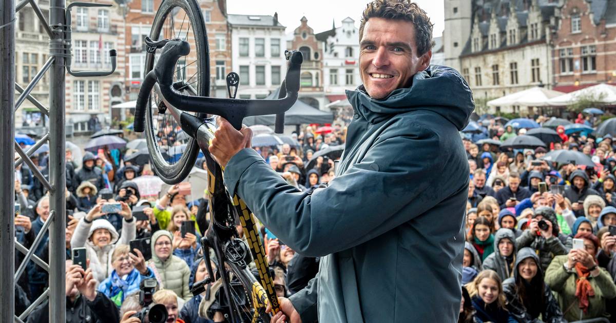 Greg Van Avermaet hangt koersfiets aan de haak na laatste ‘fanride ...