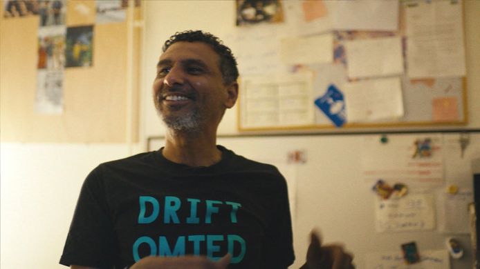 Achmed is hoofd schoonmaak bij Drift: 'Mijn team logeert voor het ...