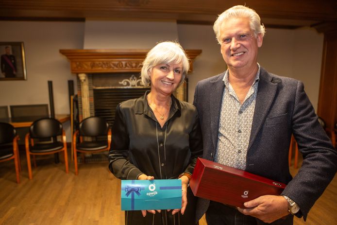 Diederik (60) en Vera (59) gehuldigd als 15.000ste inwoners van Opwijk ...