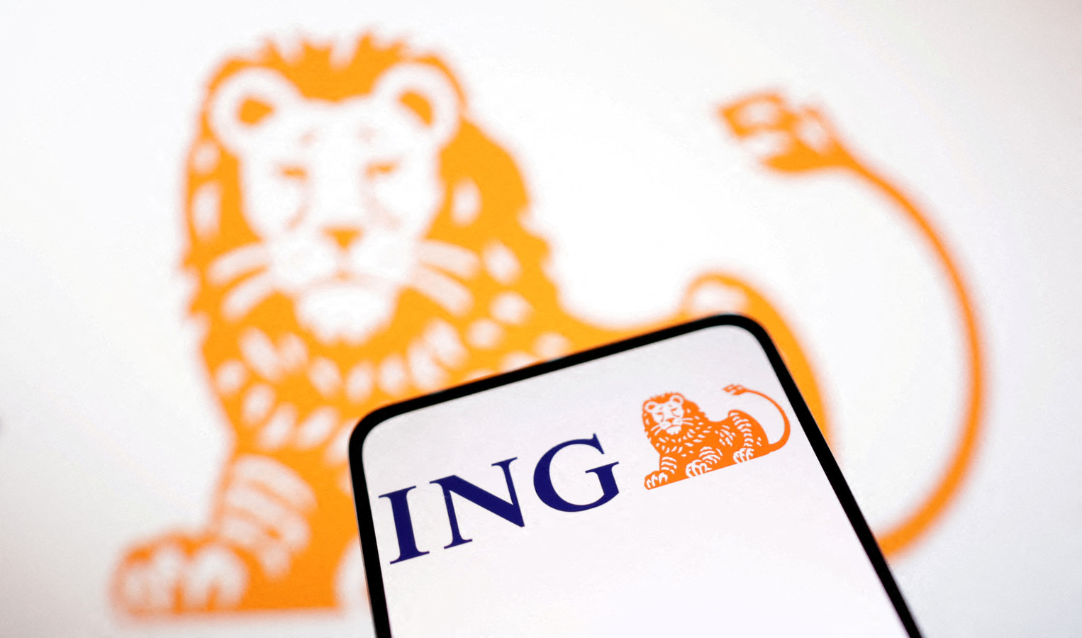 Klanten ING kunnen na urenlange storing weer internetbankieren | Foto ...