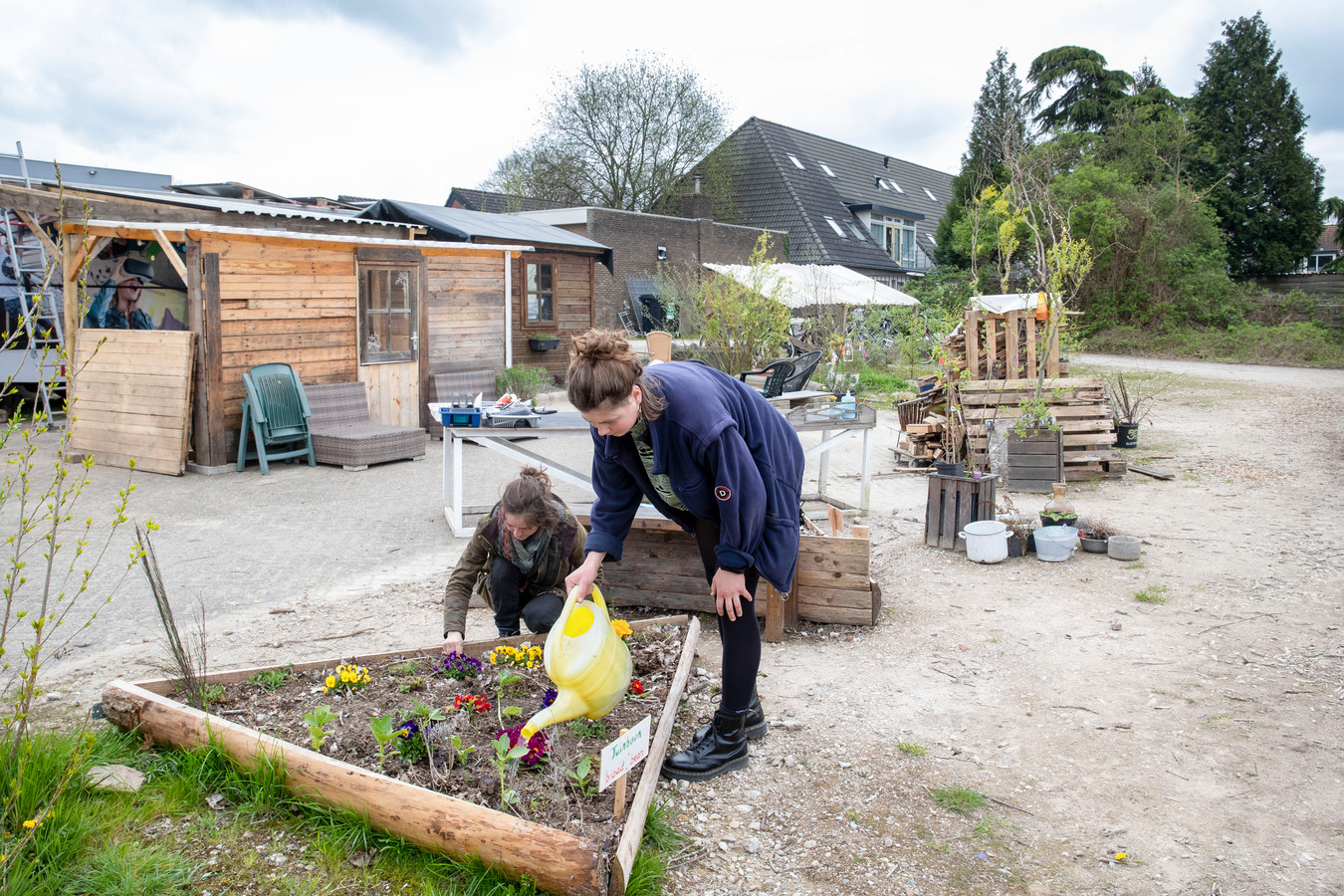 Chip en Marscha wonen in caravans op braakliggend terrein in Wageningen ...