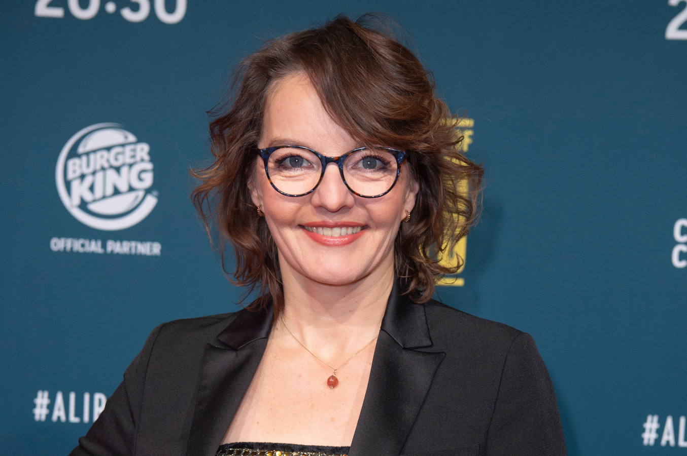 Sanne Wallis de Vries gaat tóch de theaters in | Foto | AD.nl Sanne Wallis de Vries gaat tóch de theaters in | Foto | AD.nl
