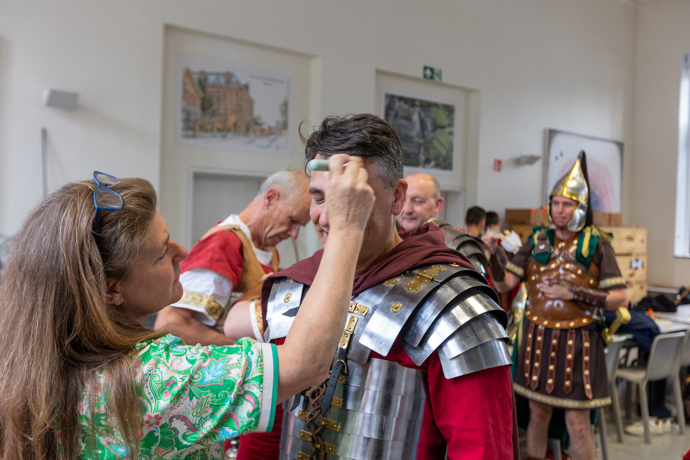 IN BEELD. Helmen, harnassen en leren sandalen aan en... discipline: Zo ...