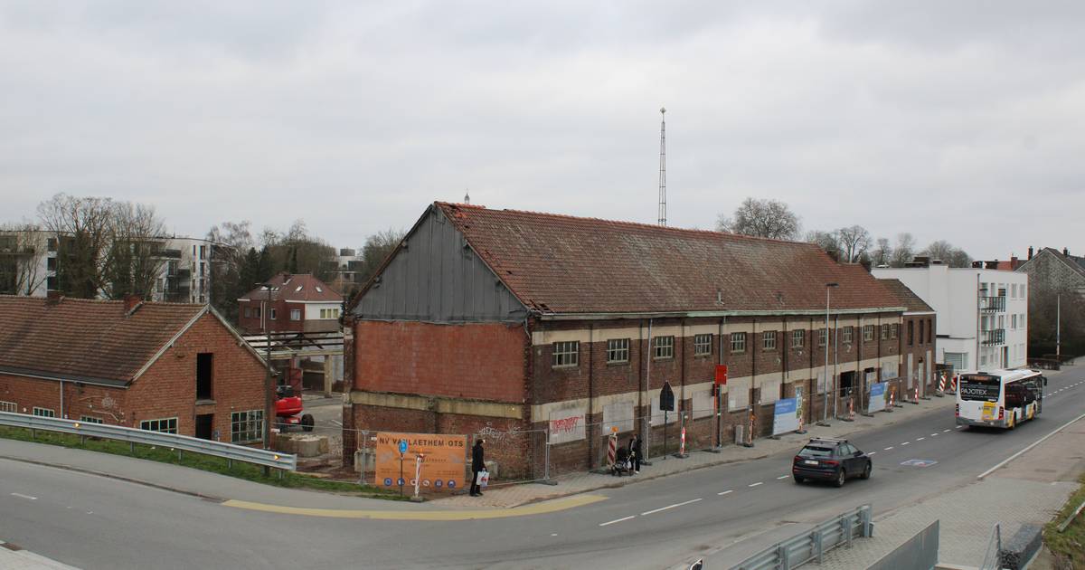 Afbraak oud stadsmagazijn is gestart | Halle | hln.be