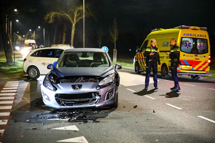 Twee auto’s flink in de kreukels na botsing in Klarenbeek | 112 nieuws ...
