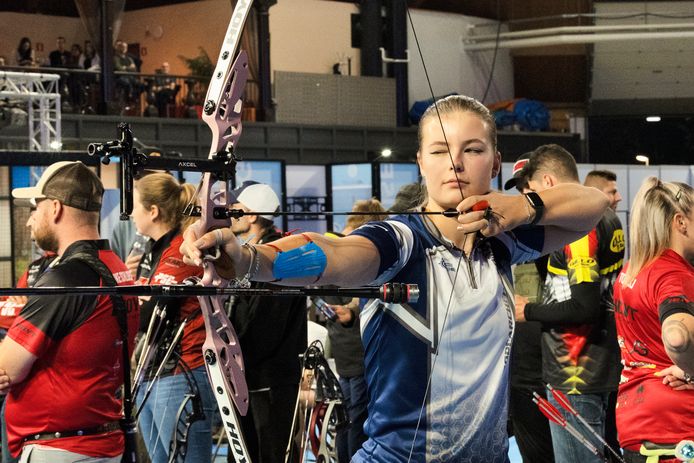 Handboogschutter Laura van der Winkel valt in de finale uit haar ...