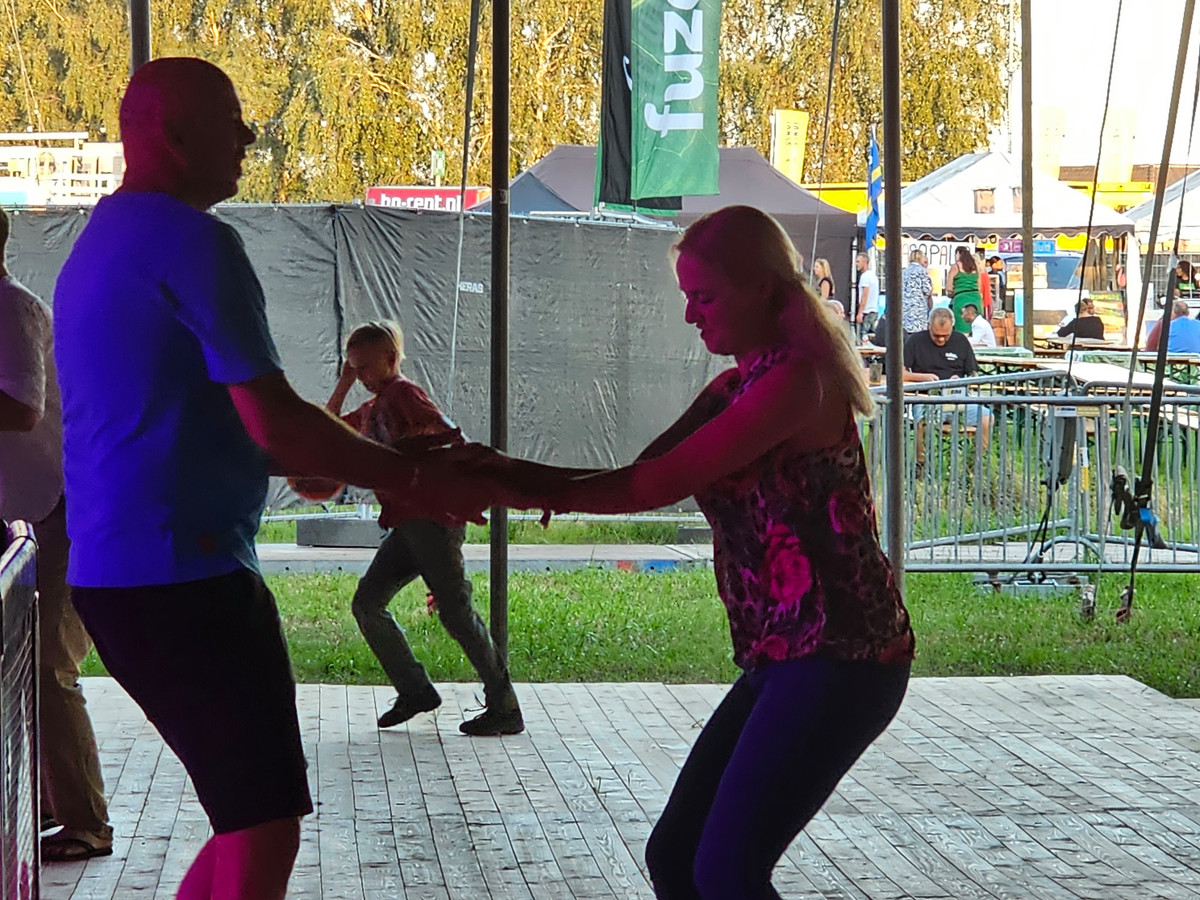 IN BEELD. 40ste Antilliaanse Feesten gestart onder stralende zomerzon ...
