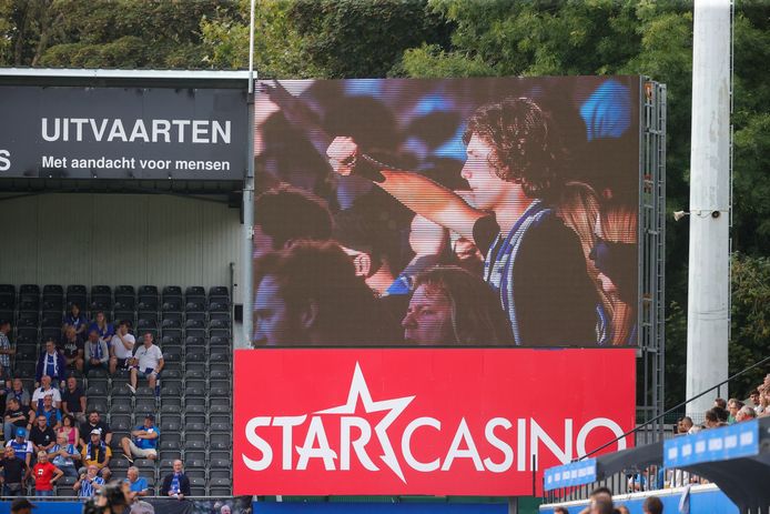“Rust in vrede, Leo”: spelers en supporters OHL en AA Gent houden ...