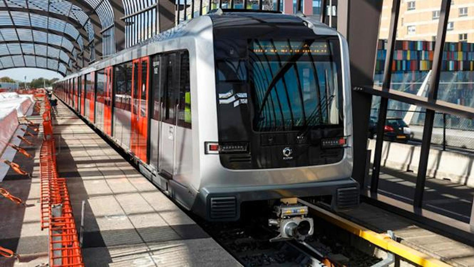Eerste metro test zelfstandig Noord/Zuidlijn | Foto | AD.nl