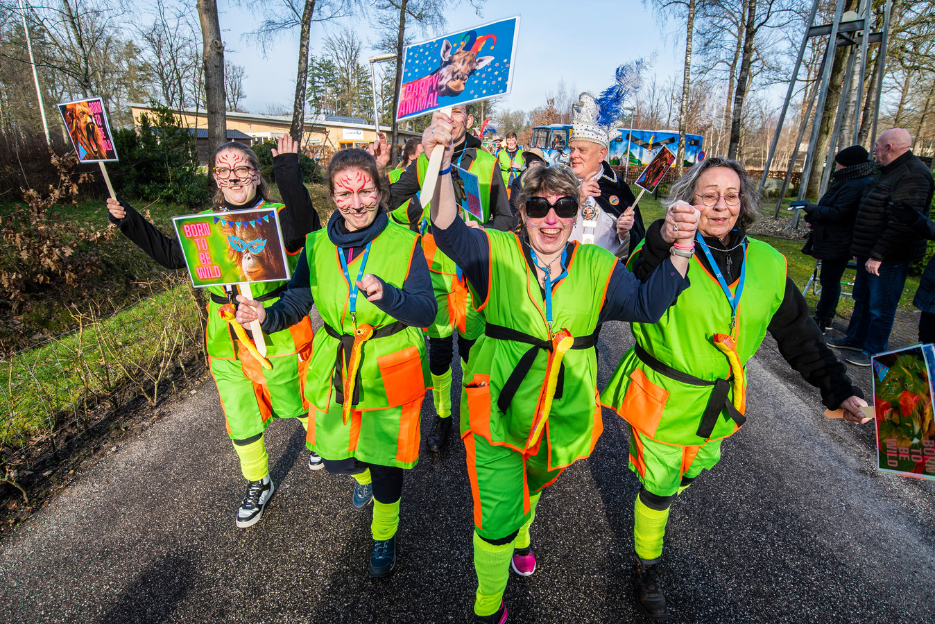 Carnavalsvereniging van De LosserHof viert feest in nieuwe junglepakken ... Carnavalsvereniging van De LosserHof viert feest in nieuwe junglepakken ...