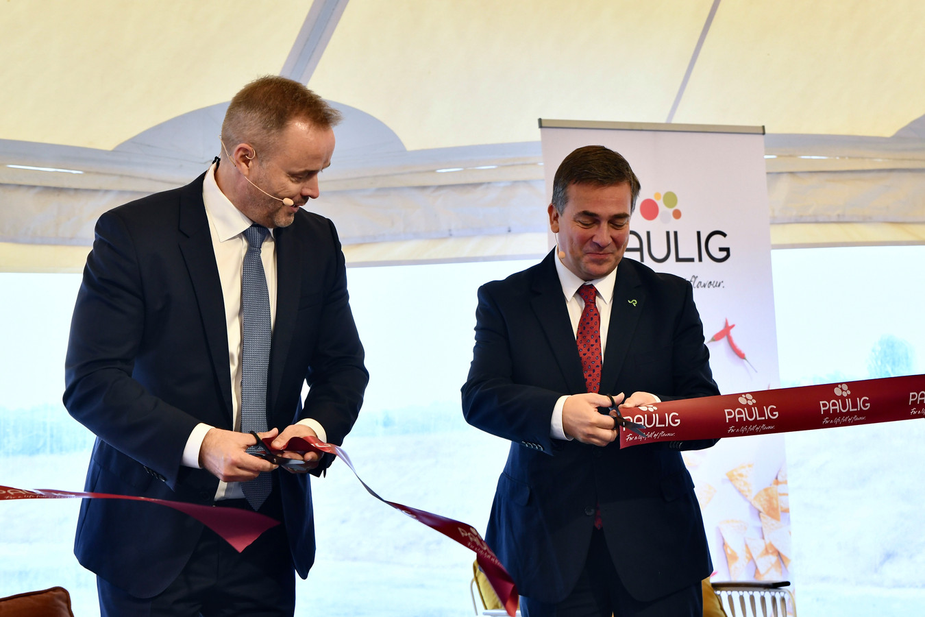 Hier rollen jaarlijks 200 miljoen tortilla’s van de band: Paulig opent ...