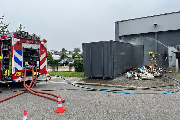 Brand in afvalcontainer in Gilze op Lange Wagenstraat | 112 nieuws Gilze en Rijen | bd.nl