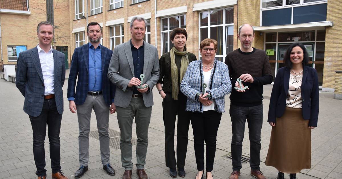 VMS huldigt drie oud-leerlingen met een Anker | Roeselare | hln.be