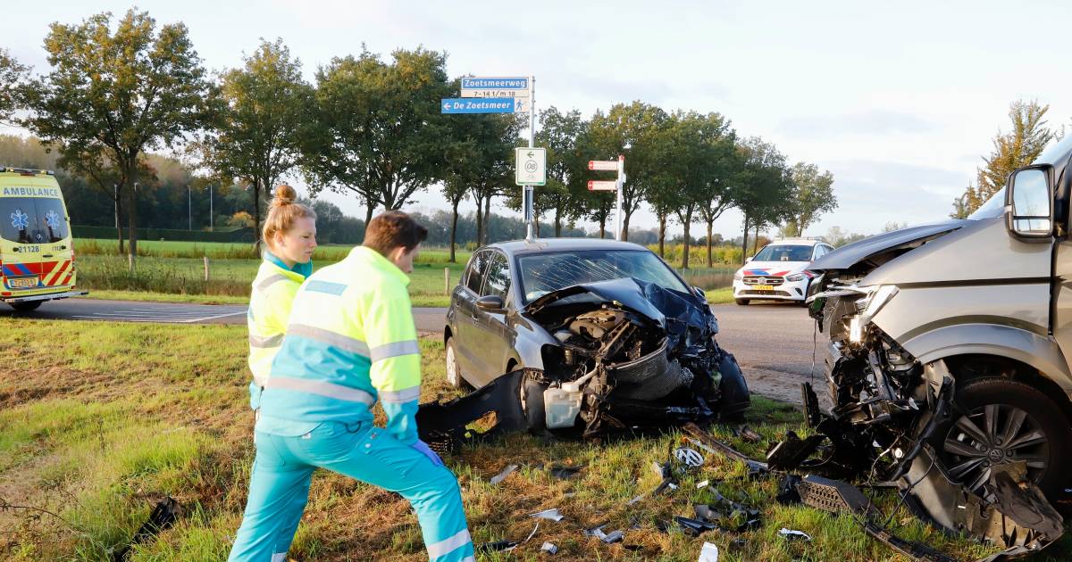 Busje en auto botsen frontaal op elkaar in Haps: bestuurders met schrik vrij | 112 nieuws Cuijk ...