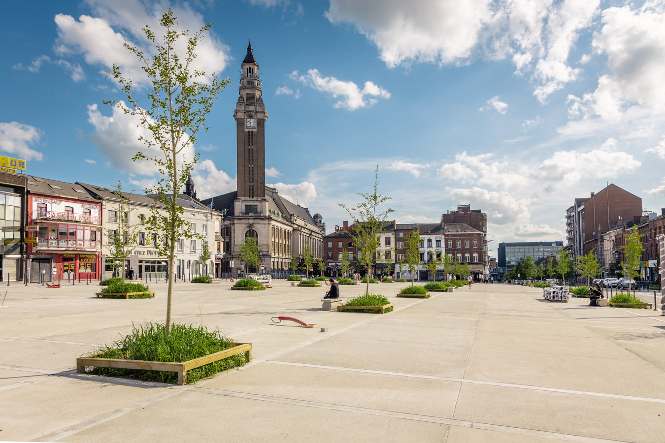 Paul Magnette lance un dispositif de sécurité permanent à Charleroi ...