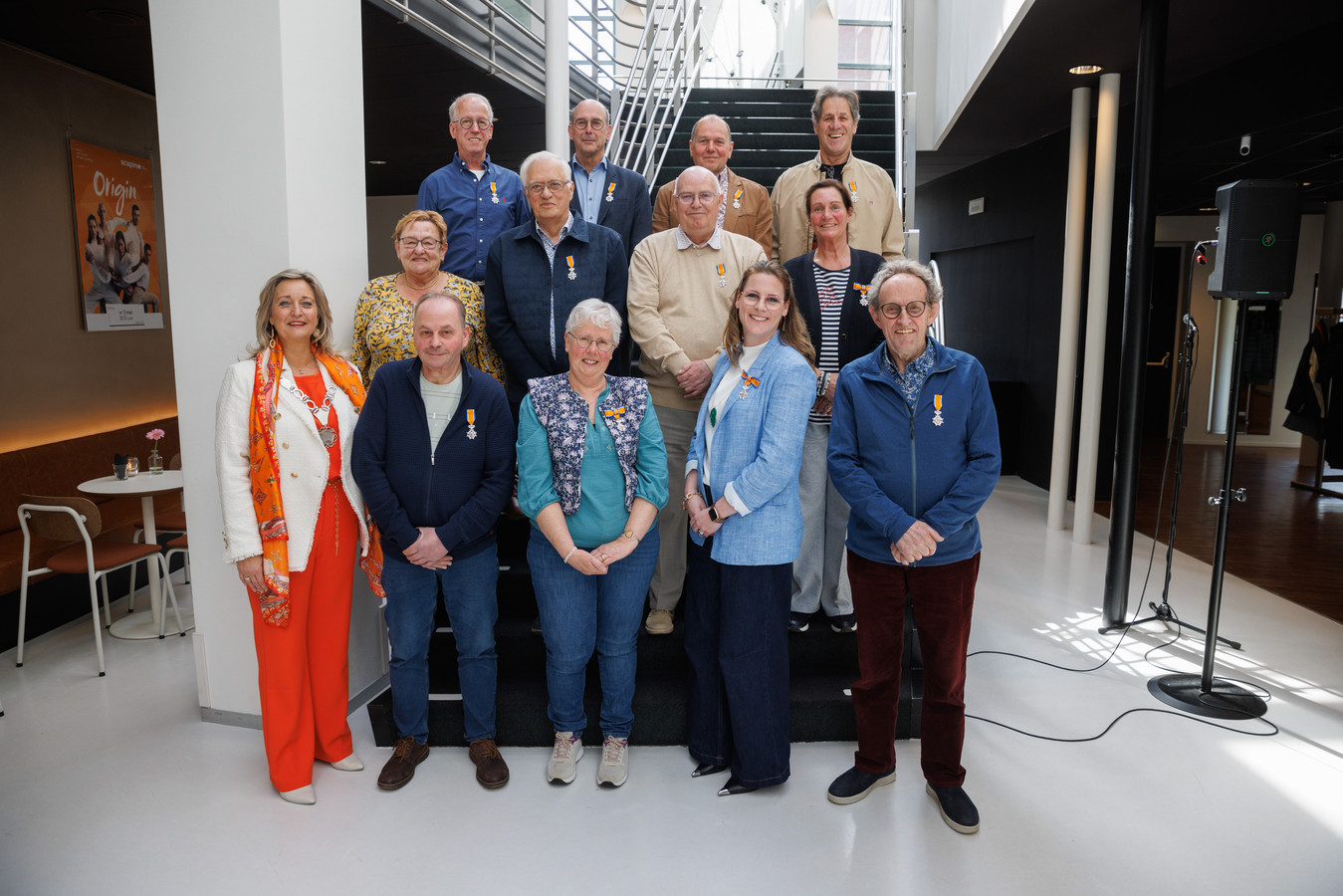 Koninklijke lof voor tomeloze inzet: elf lintjes in de gemeente ...