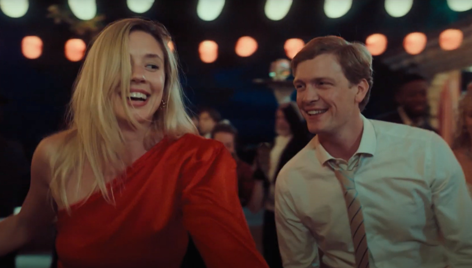 Een dansende Máxima ontmoet Willem-Alexander: dit zijn de eerste ...