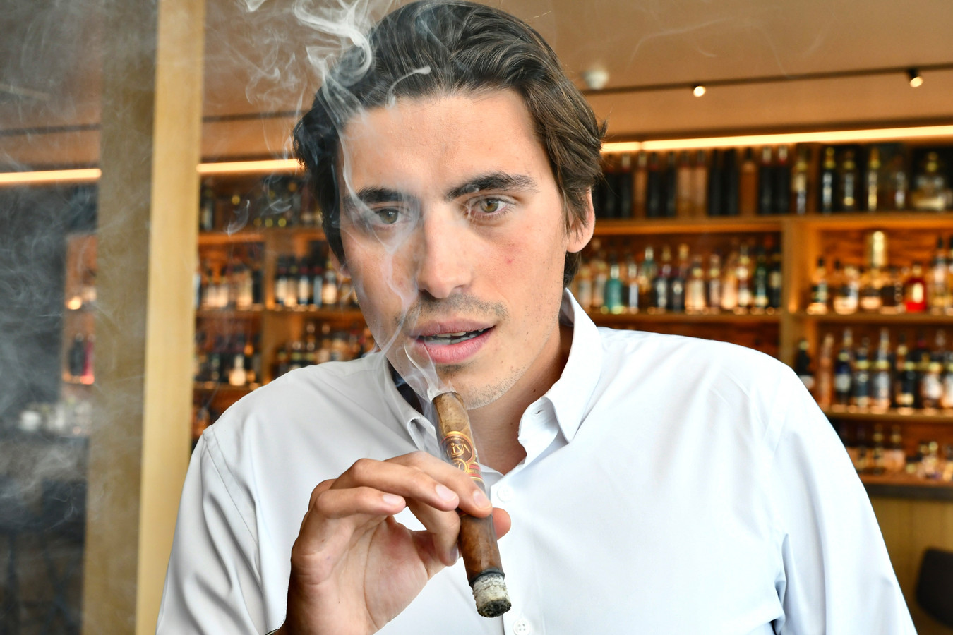 Gilles verdedigt Belgische eer op WK sigaar roken in Kroatië: “Totaal ...