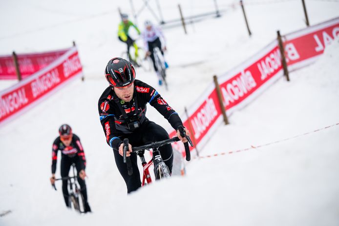 Rugpijn Iserbyt opnieuw erger: “In de sneeuw kan ik mijn probleem ...