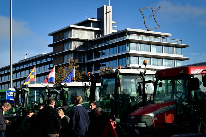Boeren kondigen protest aan bij provinciehuis in Zwolle: ‘We zijn er ...
