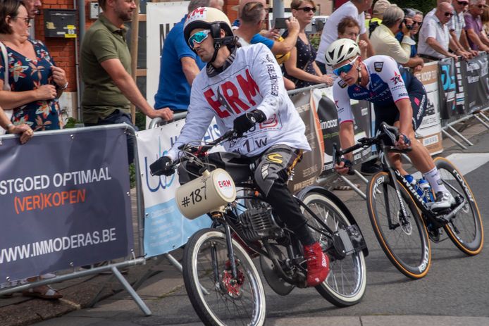 Massa volk op 19de Derny Festival in Wetteren tijdens de grote ‘Iljo ...