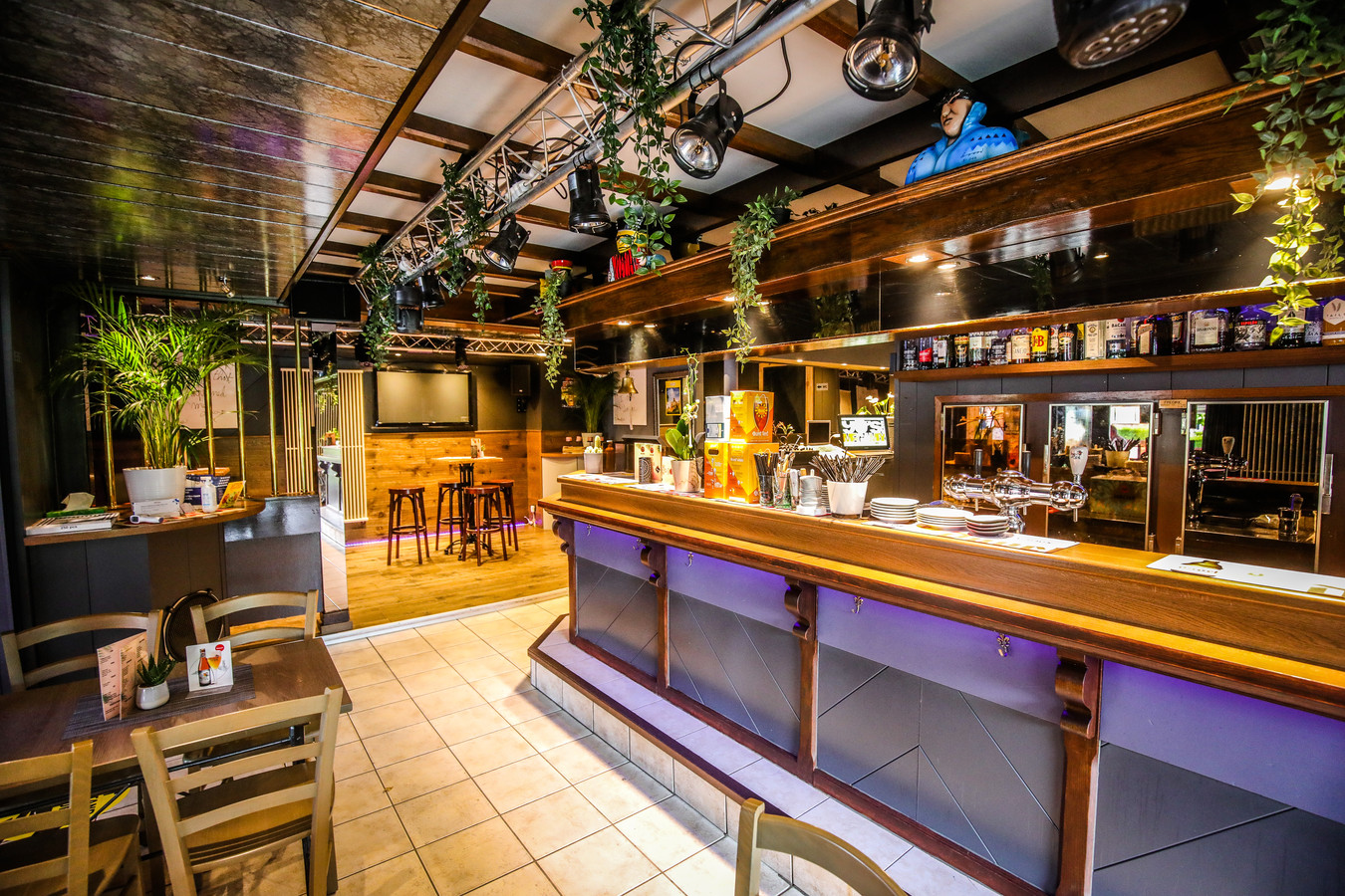 Danscafé New Vigo heeft nieuwe uitbaters en neemt een frisse start: “We ... Danscafé New Vigo heeft nieuwe uitbaters en neemt een frisse start: “We ...