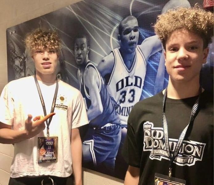 Odell Hodge ziet zonen sterk presteren in Amerika: “Matthew en Jayden ...