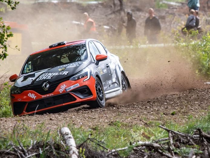 Beloftevolle Hasseltse rallyrijder Thomas Martens (18) crasht tijdens ...