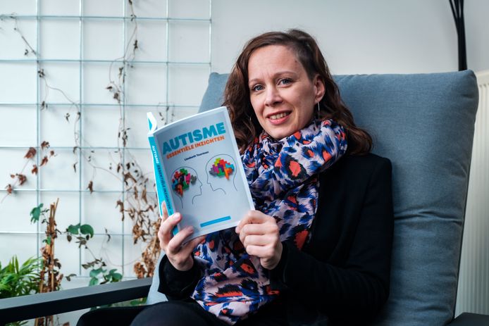 Liesbeth (39) wil met boek misverstanden over autisme de wereld ...