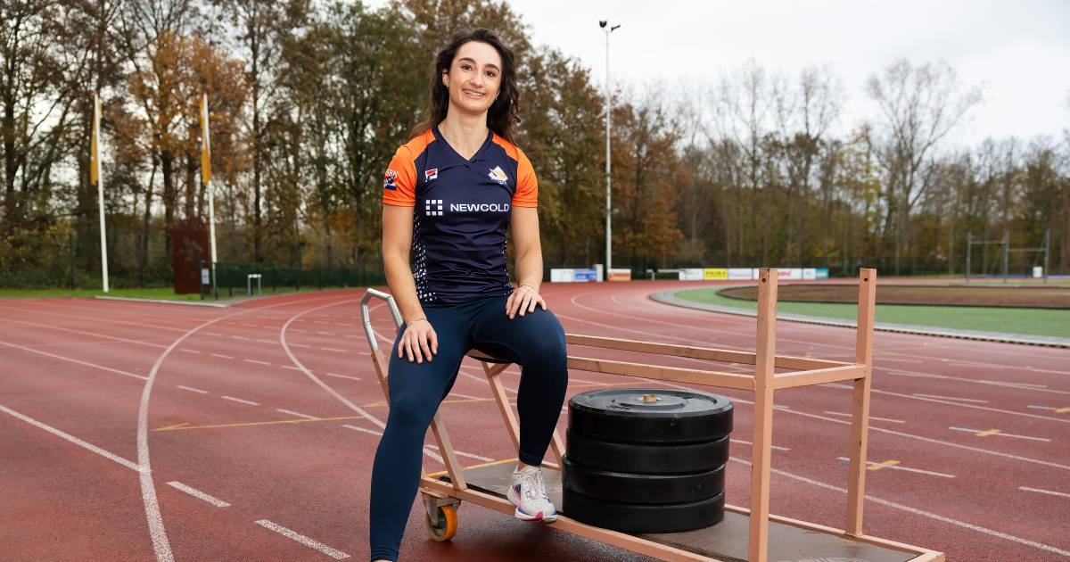 Janna Doumpas zit in nationaal team terwijl ze haar eerste afdaling in ...