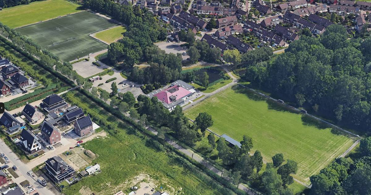 Anderhalf miljoen voor vernieuwing voetbalvelden Wieldrecht, dat maar blijft groeien | Dordrecht ...