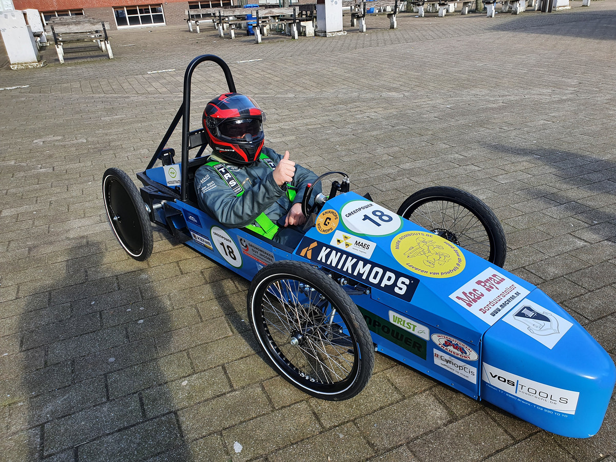 KIJK. Leerlingen derde jaar Autotechnieken van VITO bouwen eigen wagen ...