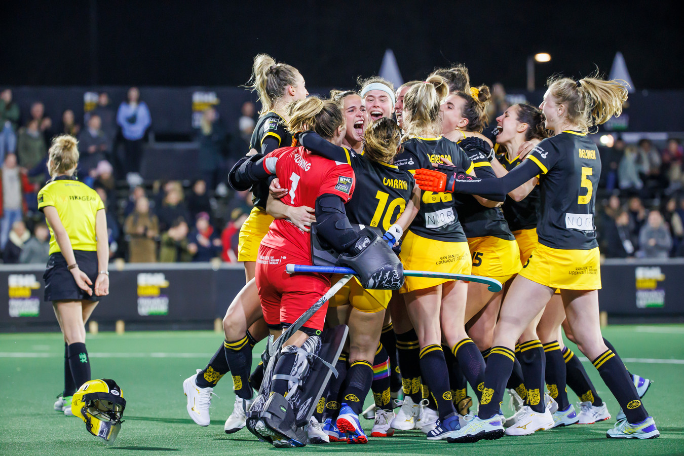Hockeysters HC Den Bosch na zinderende ‘finale’ tegen SCHC naar halve ...