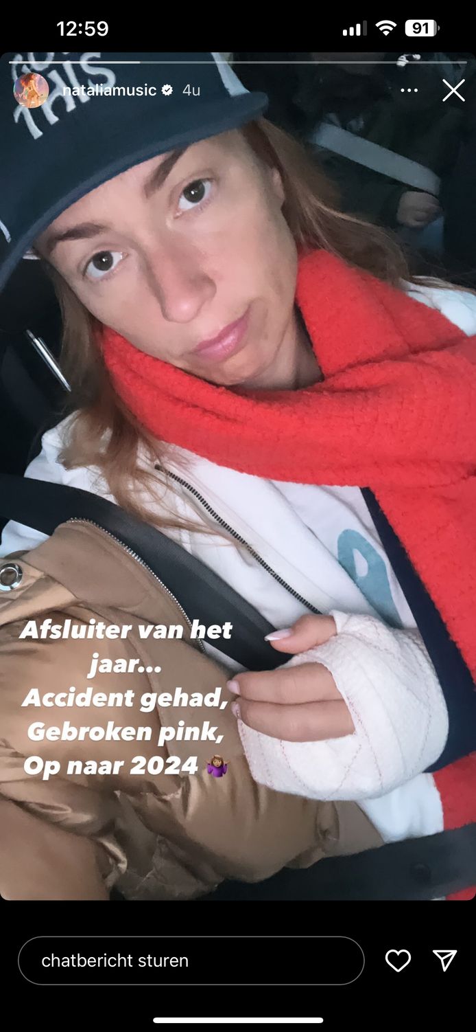 Natalia zit in het gips: “Ik heb mijn pink gebroken” | BV | hln.be