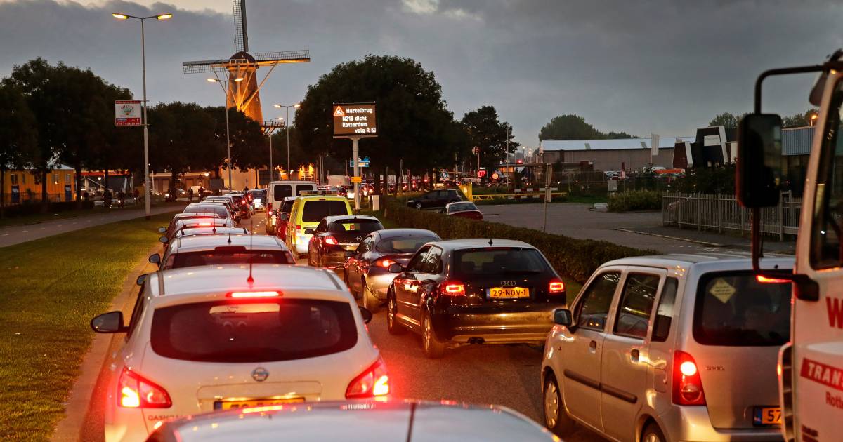 N218 bij Spijkenisse in beide richtingen dicht door storing bij ...