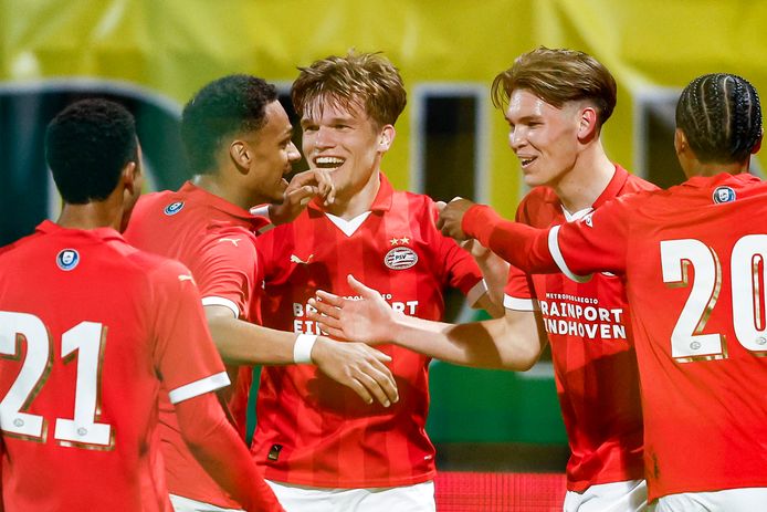 Veertien keer naar Engeland in twee jaar: waarom PSV bij de beloften ...