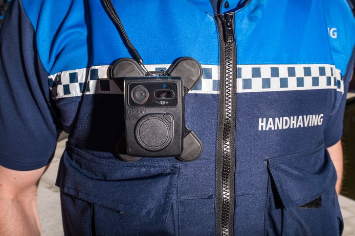 Handhavers in Zutphen op straat straks uitgerust met bodycams ...
