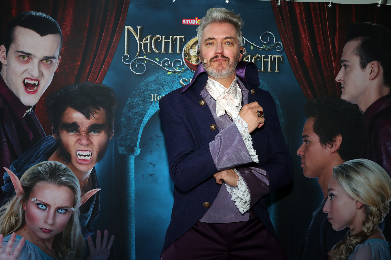 IN BEELD. Kürt Rogiers verbaast jong en oud als mysterieuze klerenmaker ...