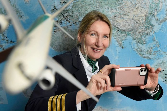 Piloot Hanita pakt de mooiste momenten in de lucht: ‘Enige wat ik moet ...