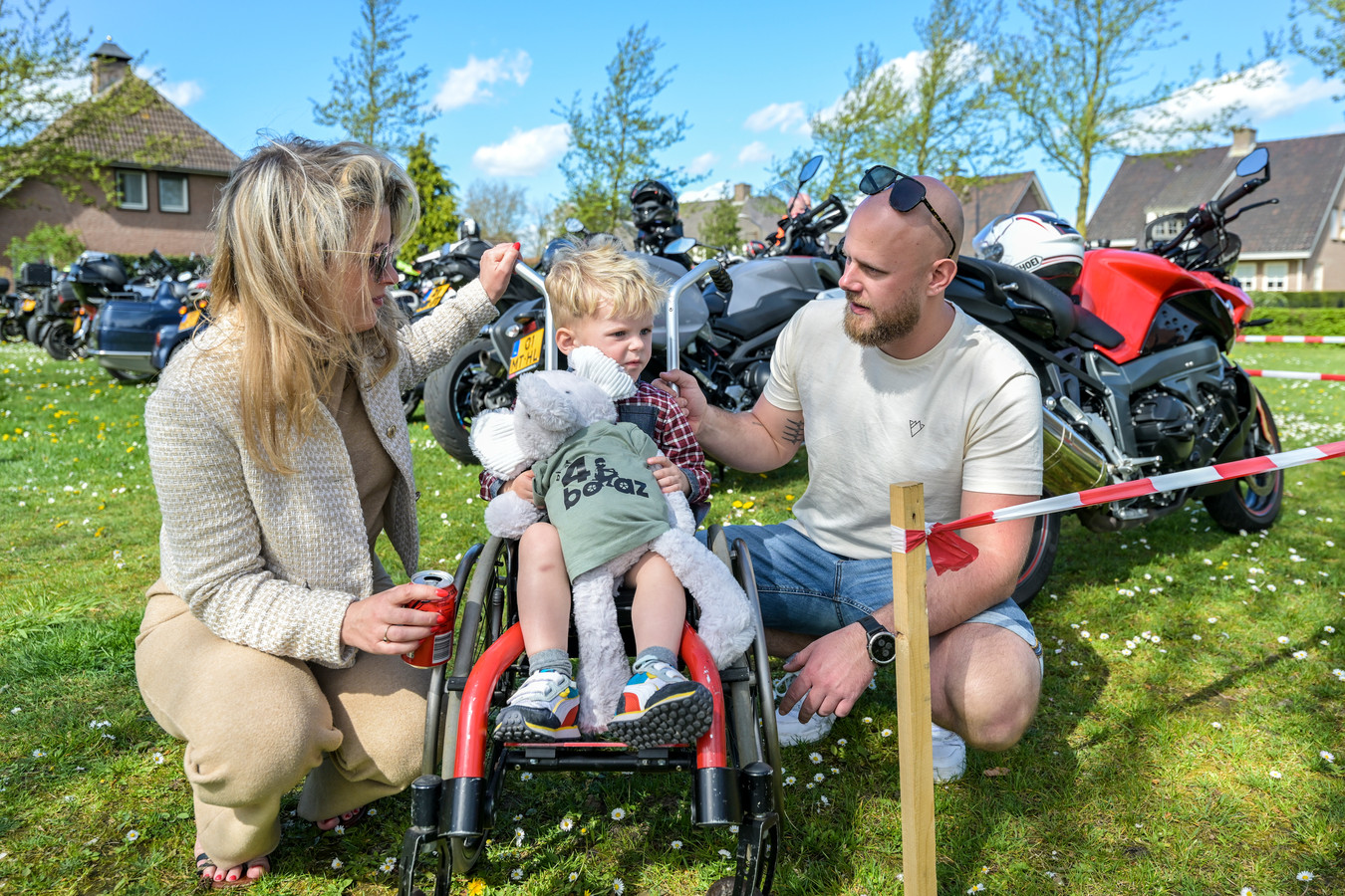 Ruim 200 ronkende motoren voor de zieke Boaz (3): ‘Je weet, hij zal ...