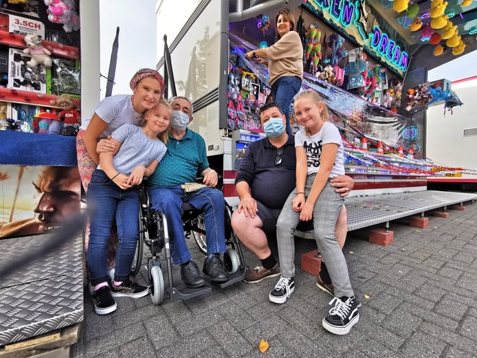 Zes maanden na afgelasting carnavalsfoor eindelijk kermis in Halle: “En ...