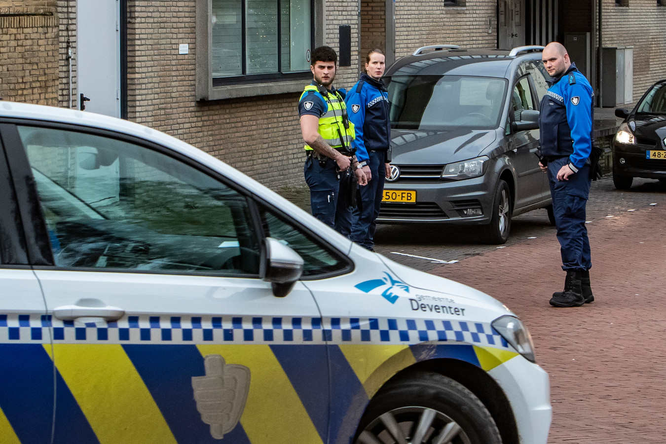 Deventer handhavers halen in RTL-serie vrijend stel uit de bosjes: ‘We ...