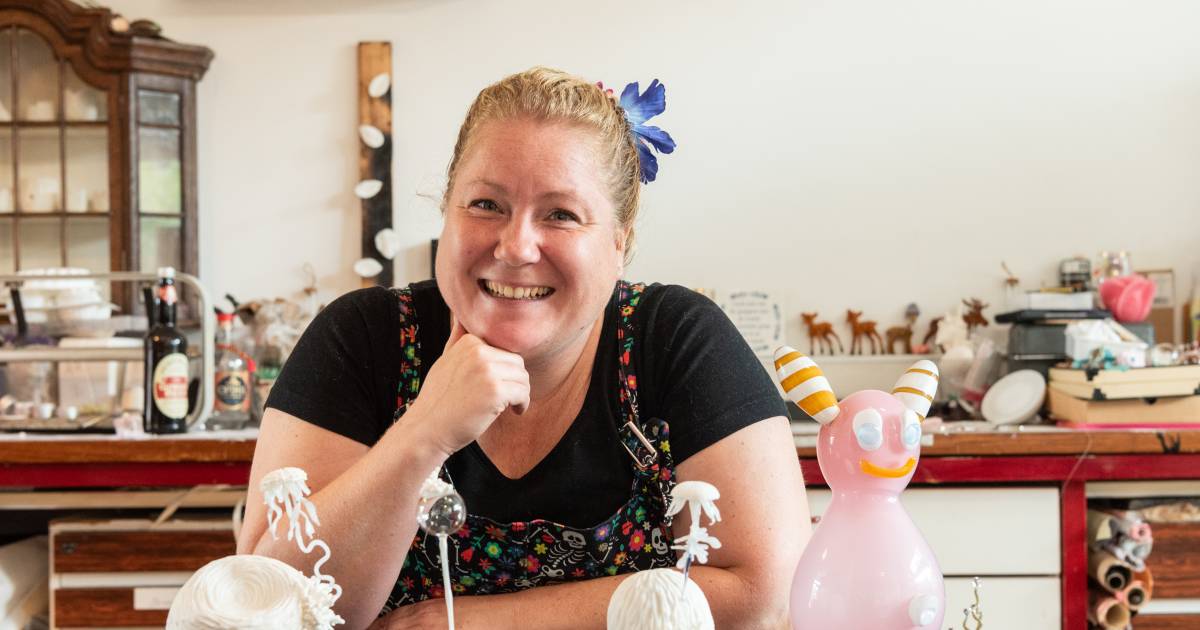 Merlijn werkt graag ‘dun’ en in haar creaties van glas en porselein zie ...