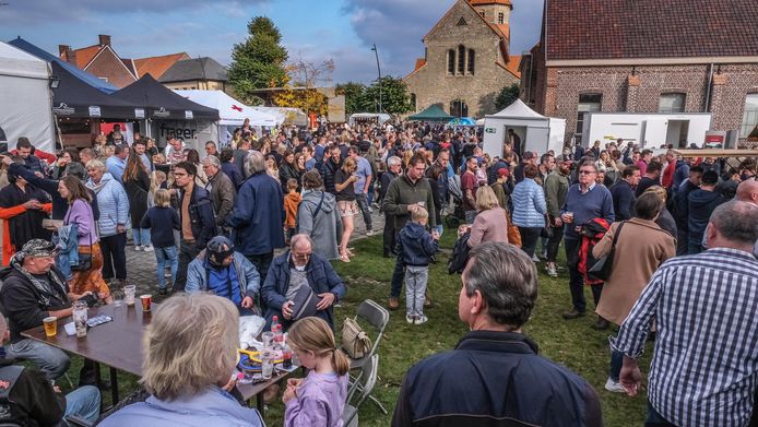 Sint-Baafs-Vijve is weer klaar voor de Hondenzwemming, dit jaar voor ...