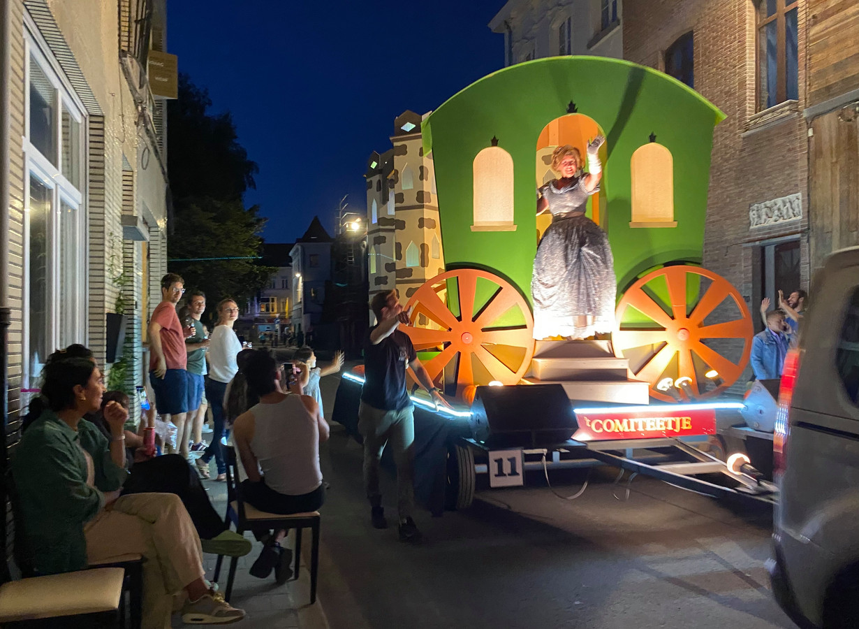 IN BEELD. Zo mooi was de 99e Lichtstoet in Ledeberg | Foto | hln.be