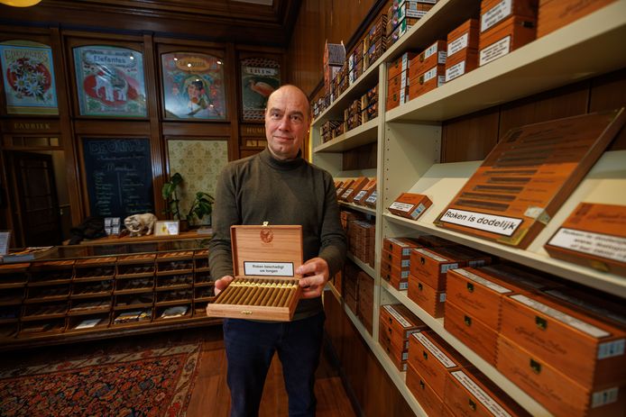 Deze sigarenboer uit Kampen hoopt nieuwe regels te voorkomen: ‘Ooit ...
