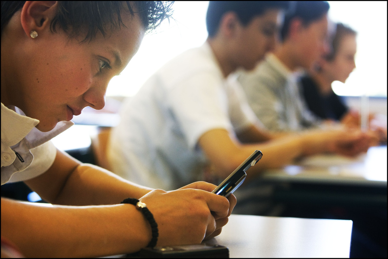 CDA bepleit verbod op mobieltje in klas basis- en middelbare school | Foto | bd.nl