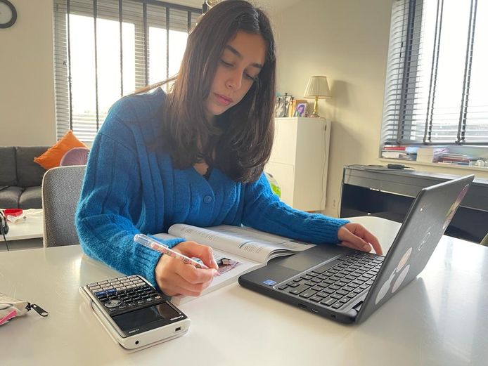 Zerya (15) dolblij met betaalbaar alternatief voor bijles: ‘Niveau ...