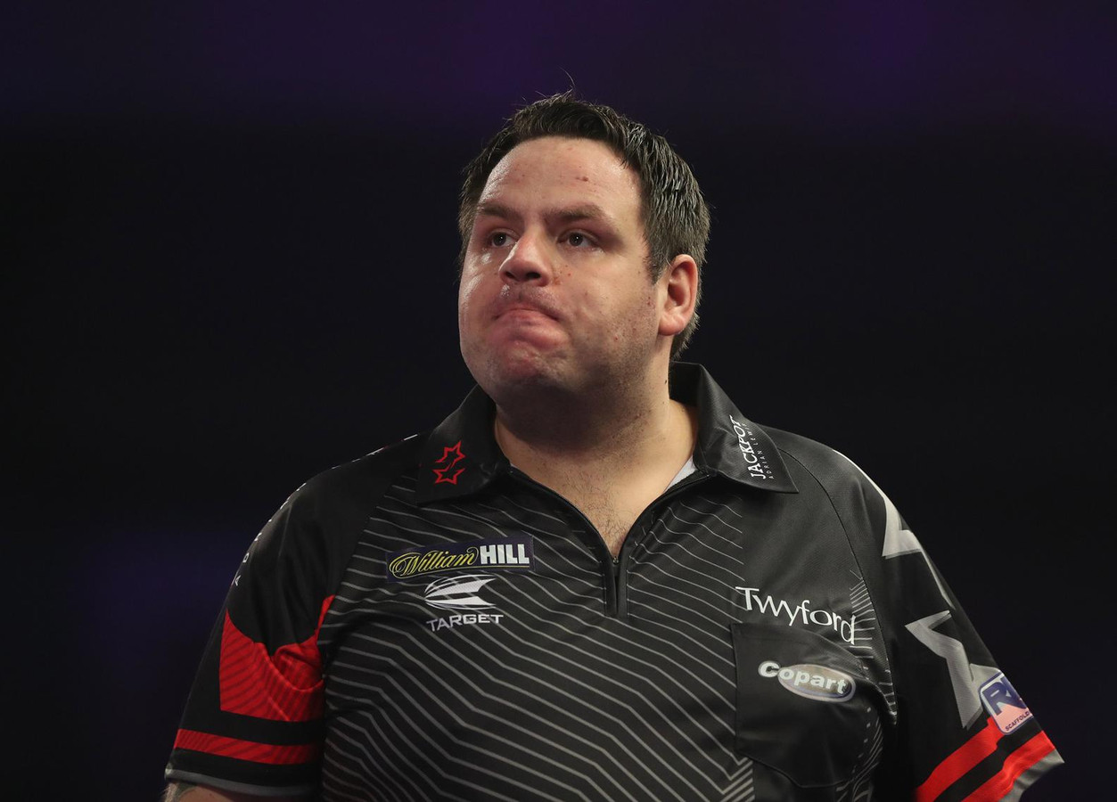 PDC schorst oud-wereldkampioen darts Lewis wegens wangedrag | Foto | AD.nl