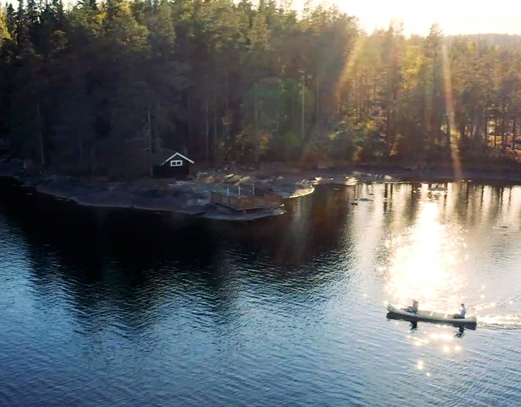 BINNENKIJKEN. De camping van Staf Coppens in Zweden is bijna klaar om ...